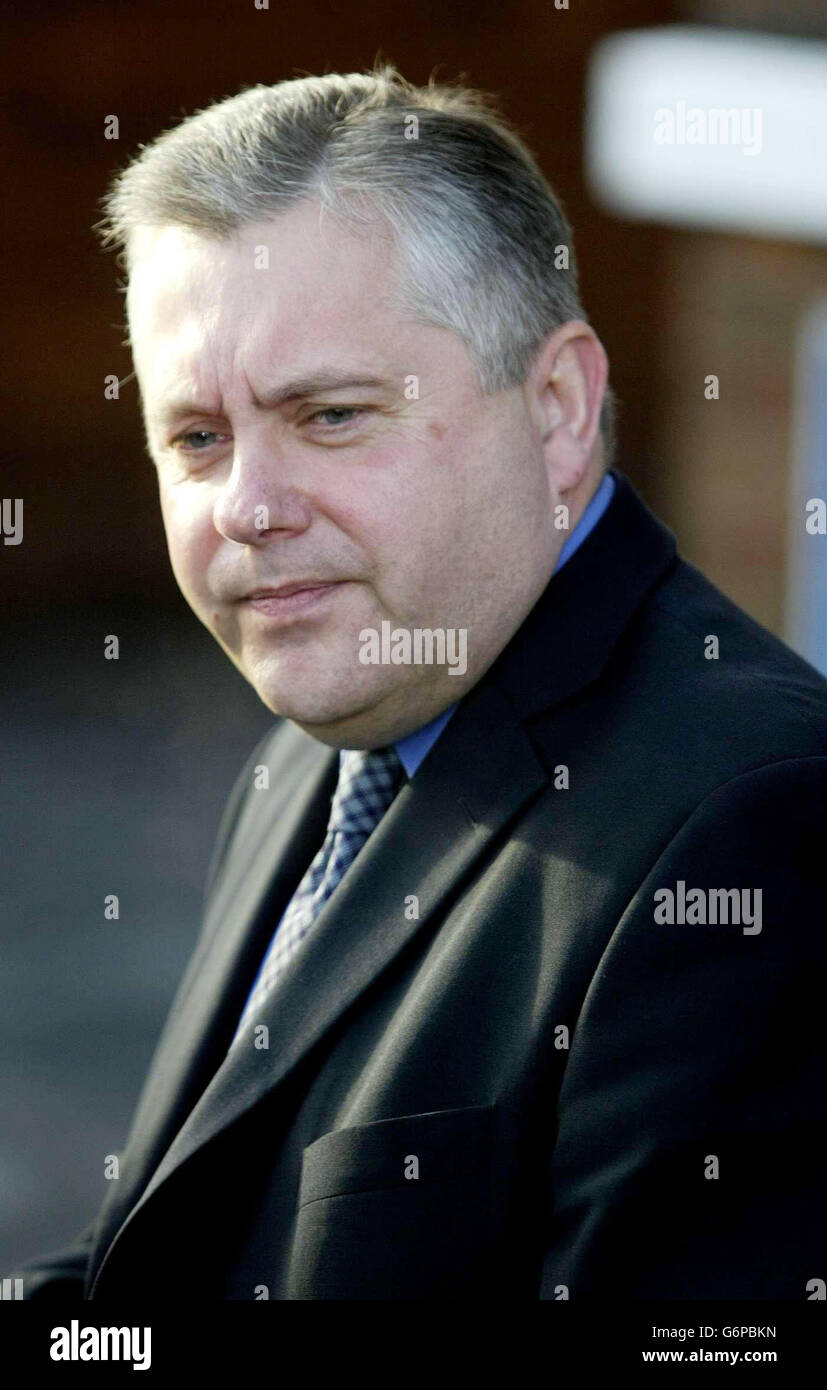 Detective superintendent graham shaw arrives at wakefield coroners ...