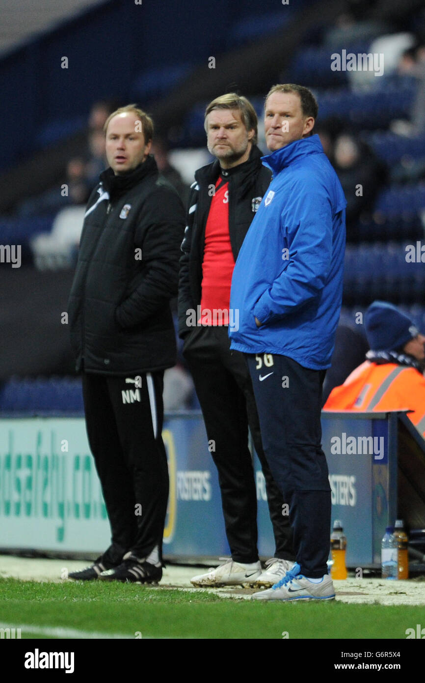 Steven Pressley, directeur municipal de Coventry, Neil MacFarlane (à ...