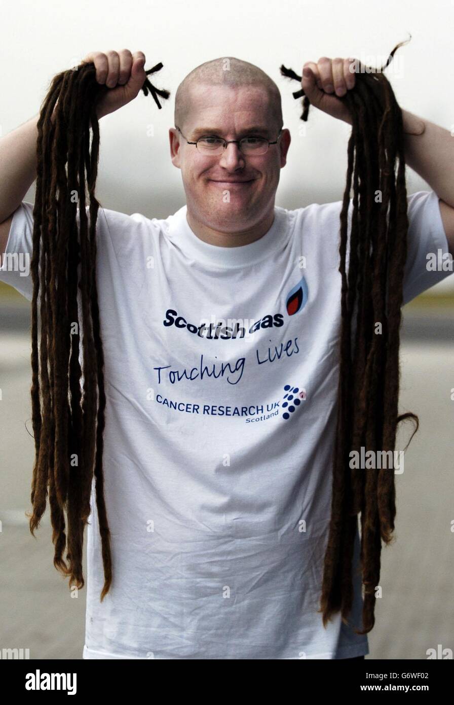 Ian Barron, un ouvrier gazier écossais, après avoir vu ses dreadlocks ...