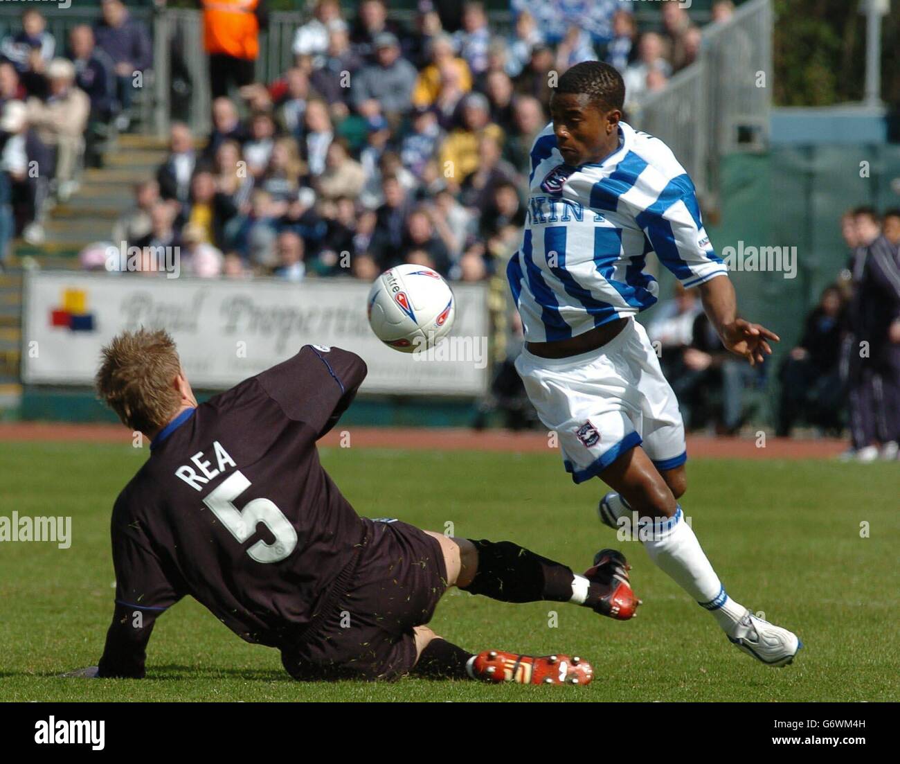 Stuart robinson sport football action leon chevalier simon rea Banque ...
