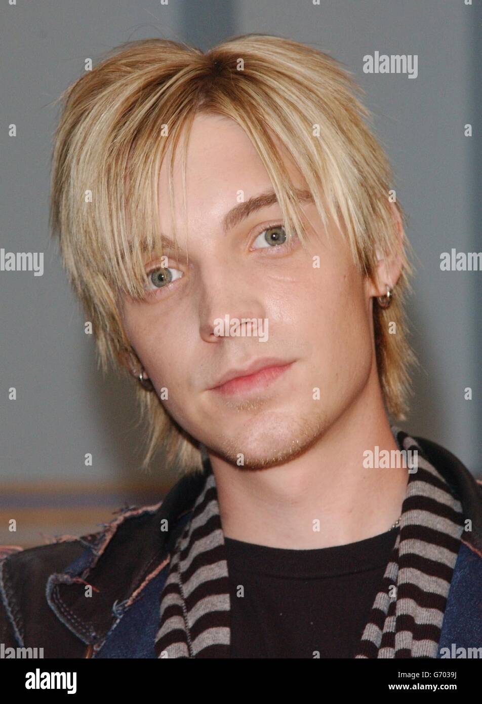 Alex band lors de son apparition sur mtv trl uk Banque de photographies ...
