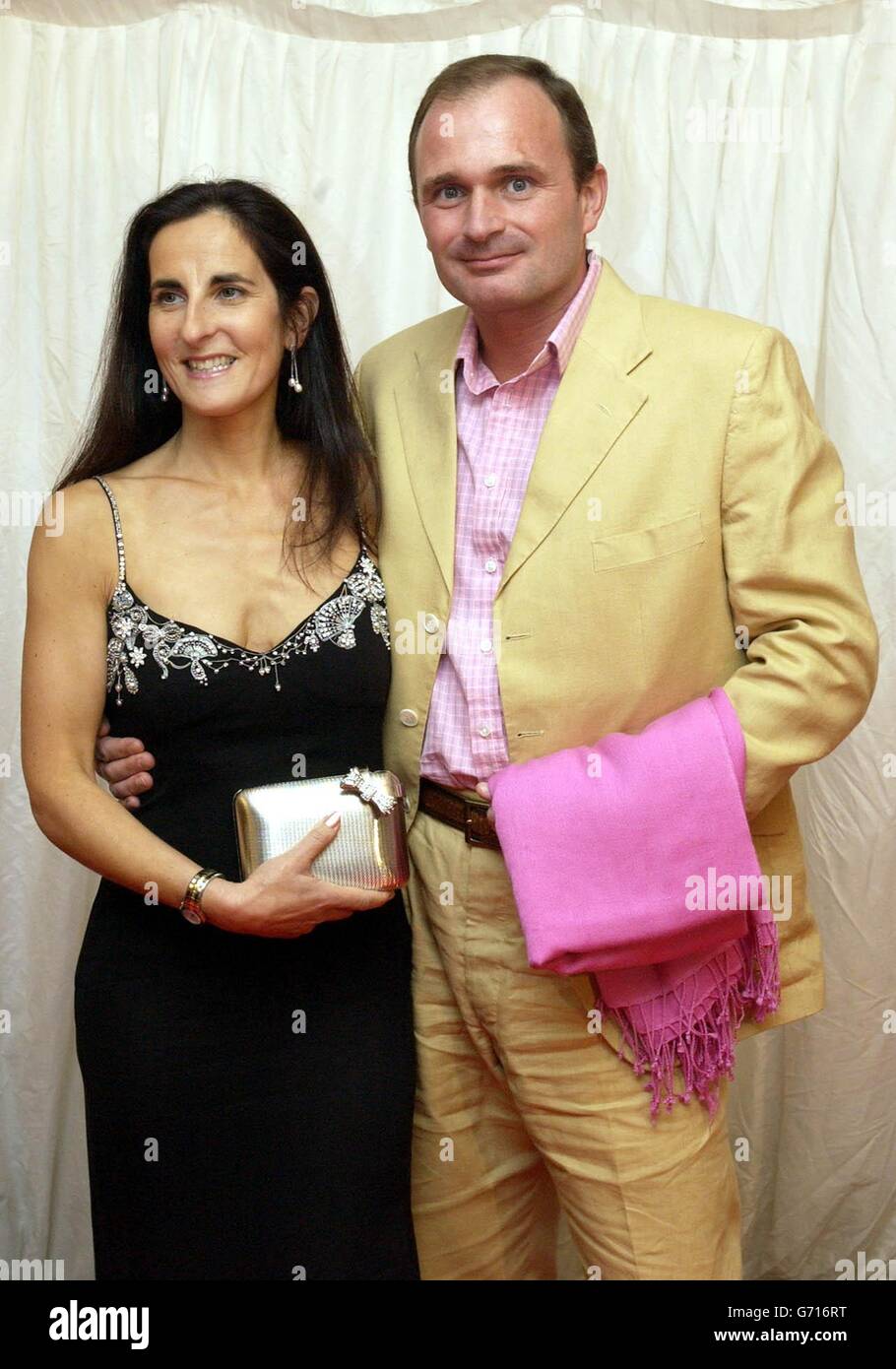 Le major Charles Ingram et sa femme arrivent au restaurant temporaire ...