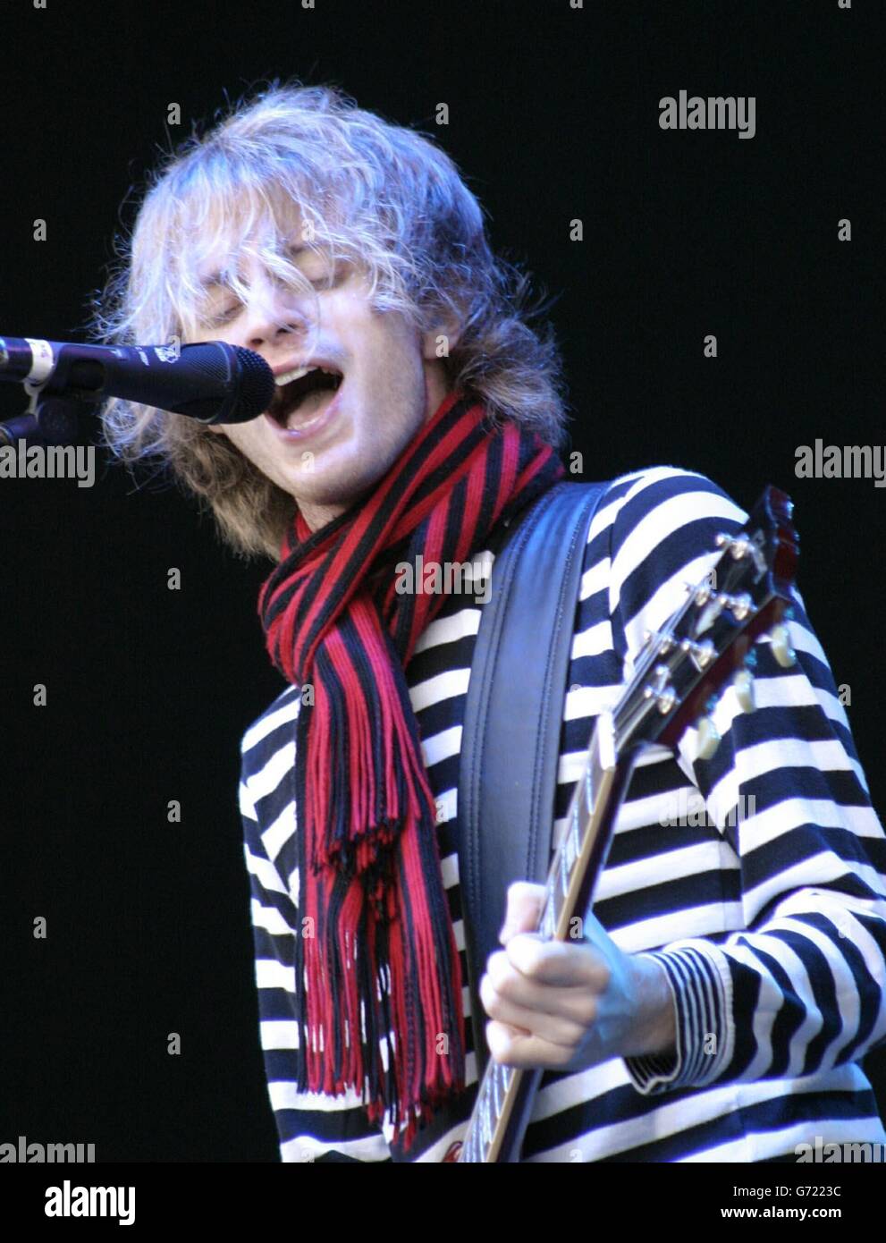 Chanteur de groupe Banque de photographies et d’images à haute ...