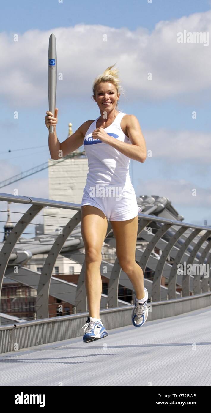 En avance du relais de la flamme Banque de photographies et d’images à haute résolution - Alamy