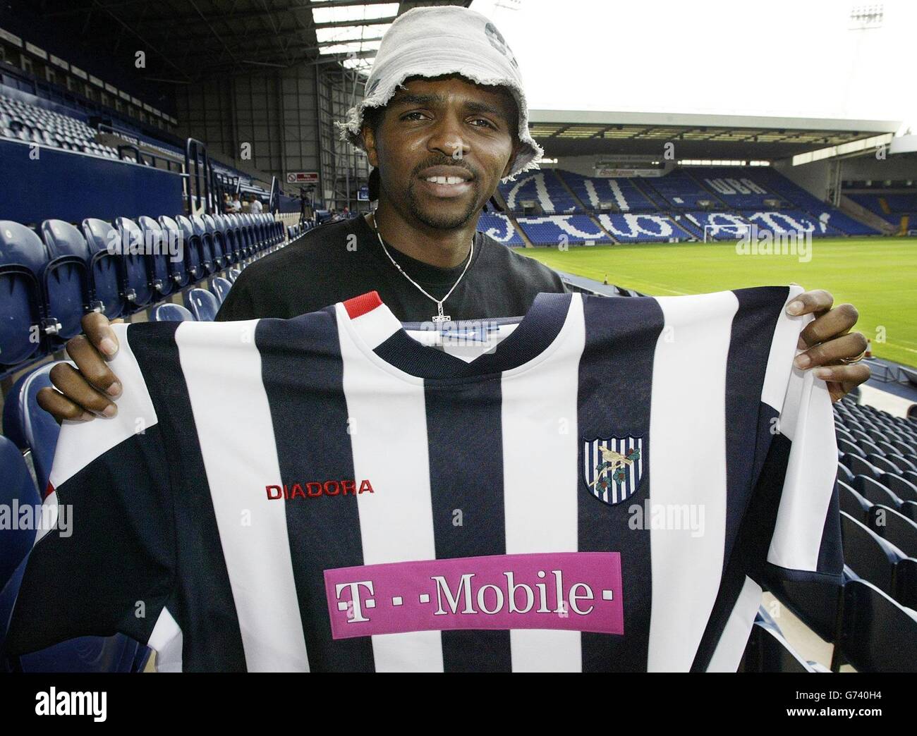 Nwankwo kanu of nigeria Banque de photographies et d’images à haute ...