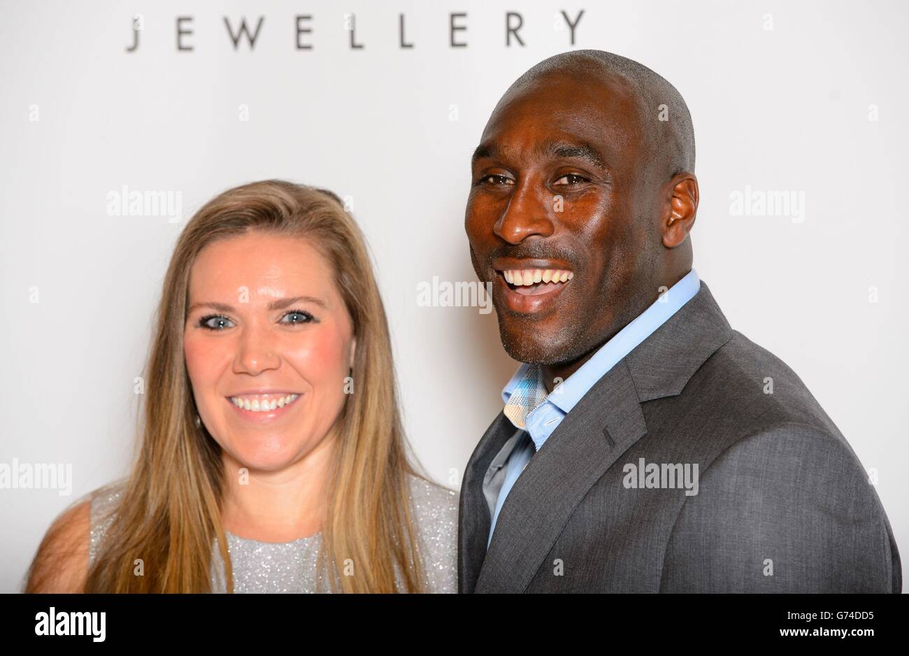 Femme fiona Banque de photographies et d’images à haute résolution - Alamy