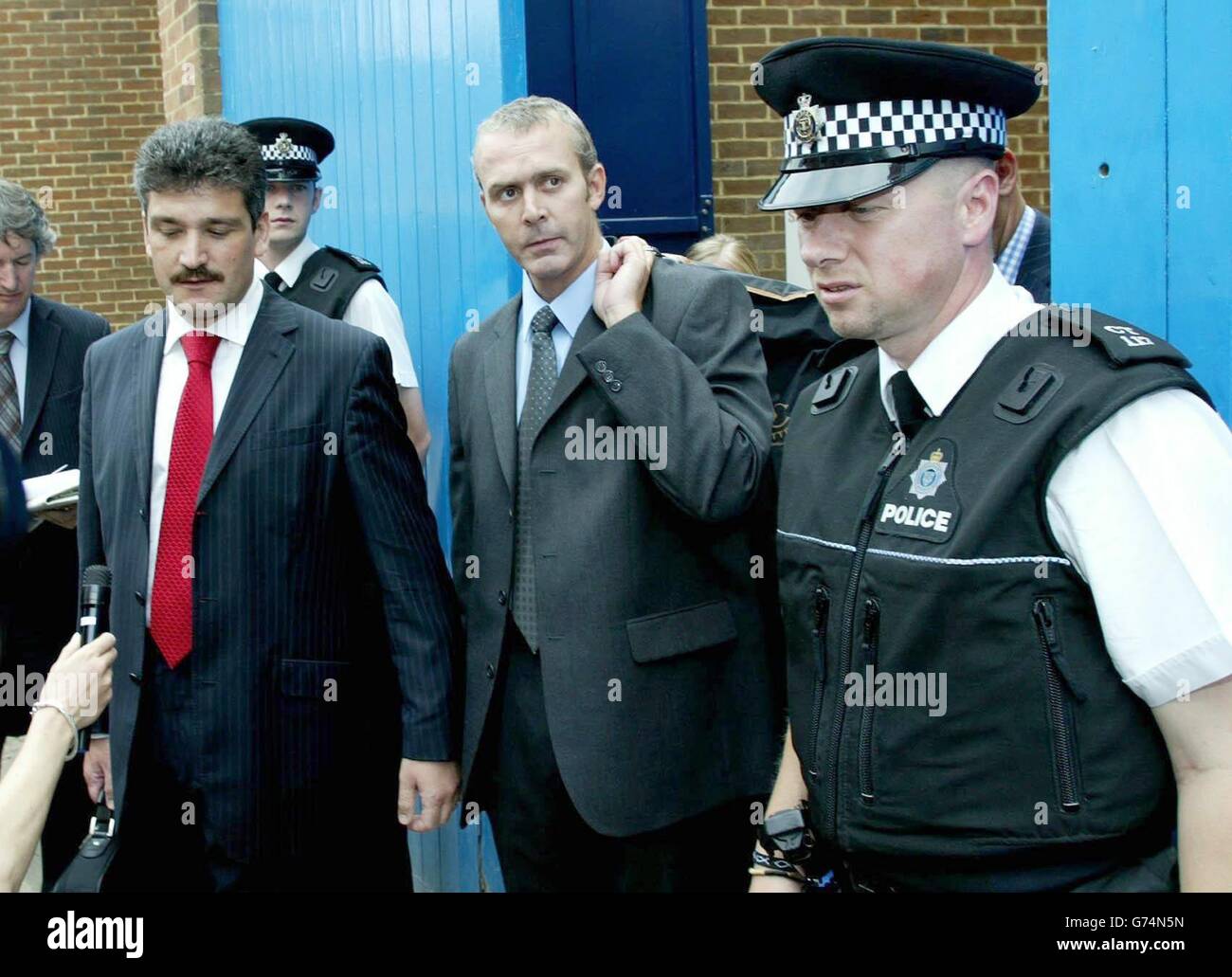 Andrew Wragg (au milieu) quitte le tribunal de la Couronne de Lewes à ...