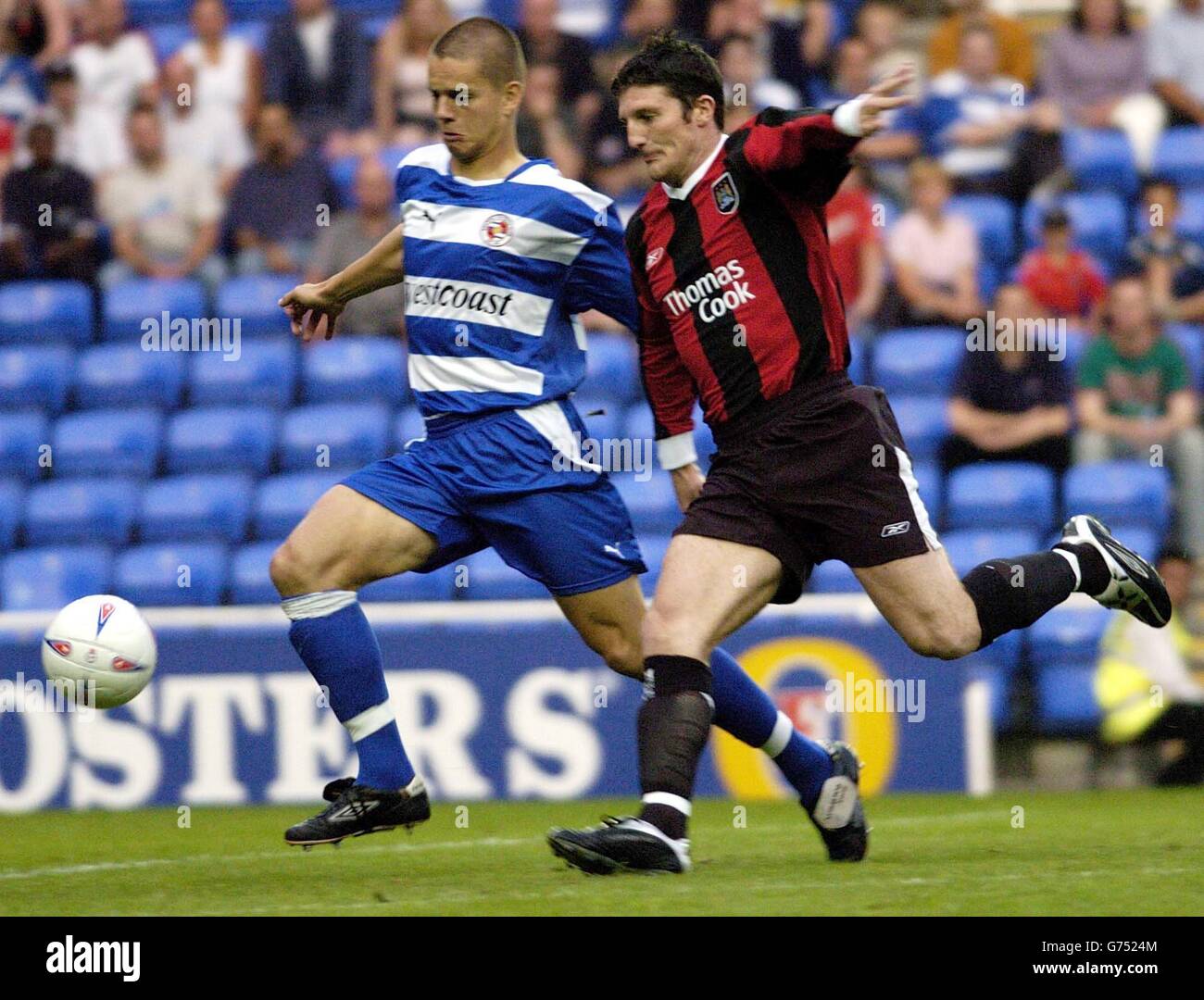 Jonathan sport football action steve sidwell jonathan macken Banque de ...