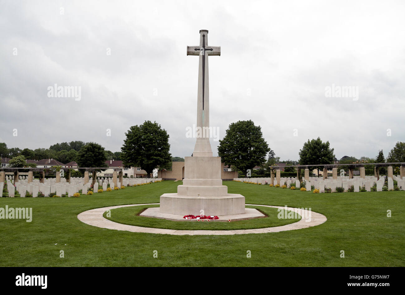 Seconde guerre mondiale cimetière france Banque de photographies et d ...