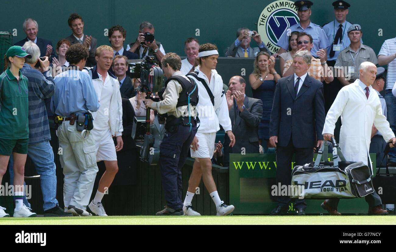 Paul bettany kirsten dunst wimbledon Banque de photographies et d ...