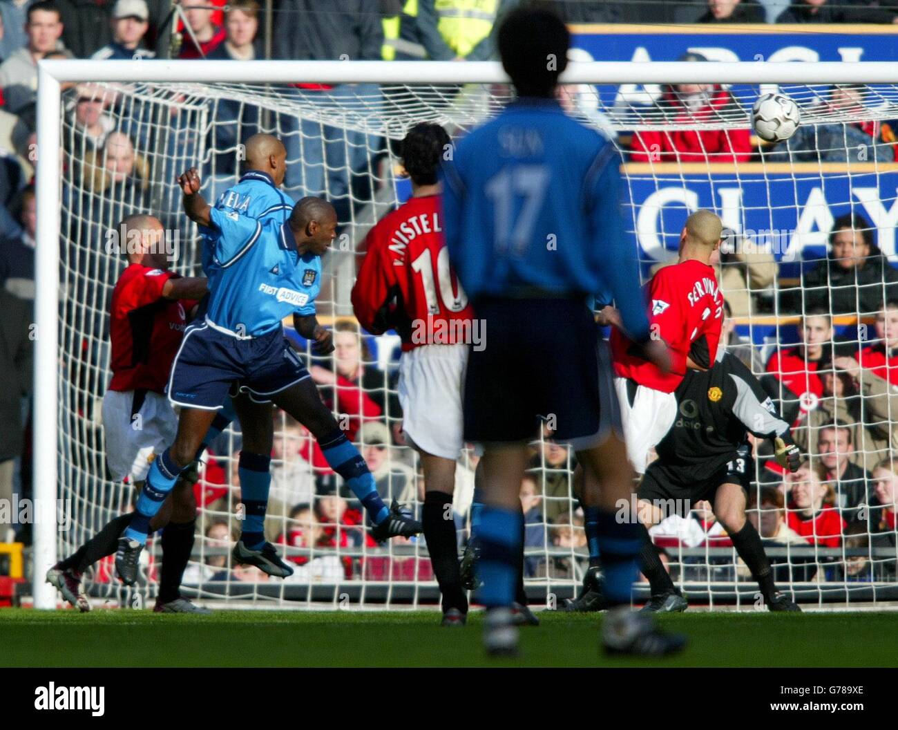 Manchester citys shaun goater l marque contre manchester united Banque ...