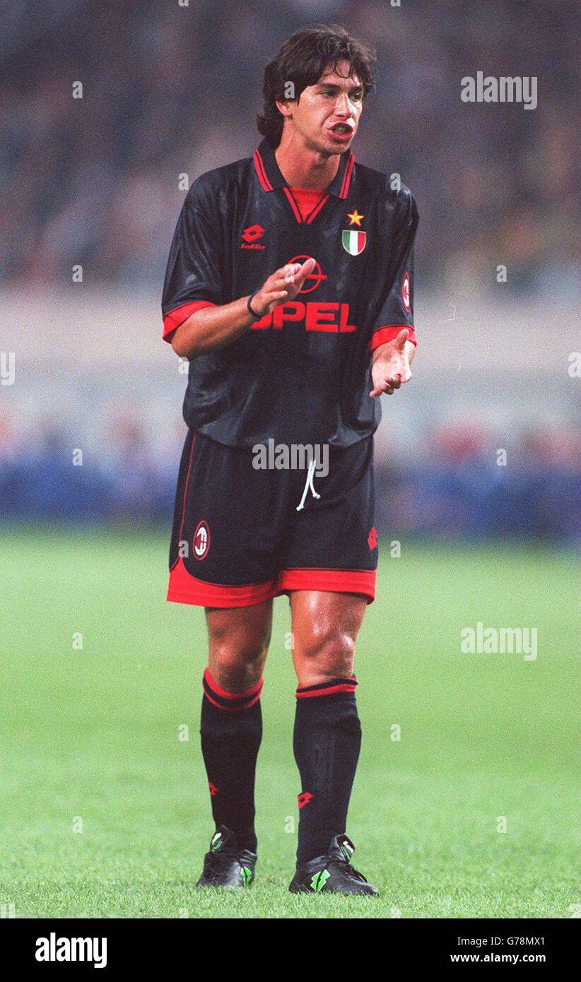 Demetrio albertini ac milan Banque de photographies et d’images à haute ...