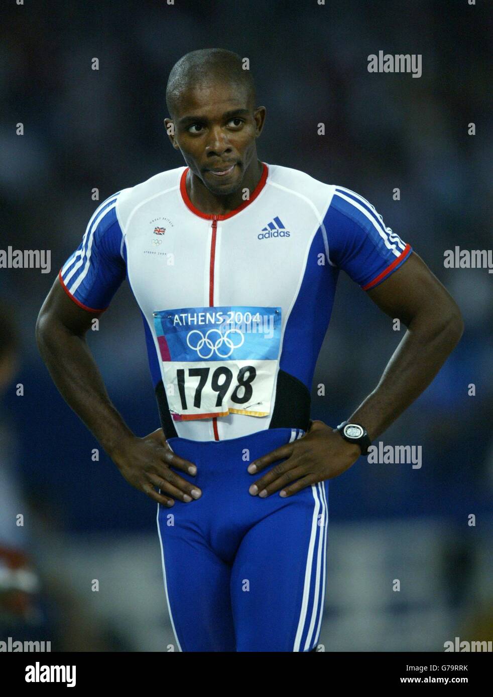Malachi Davis, sprinter britannique d'origine américaine, réagit après ...