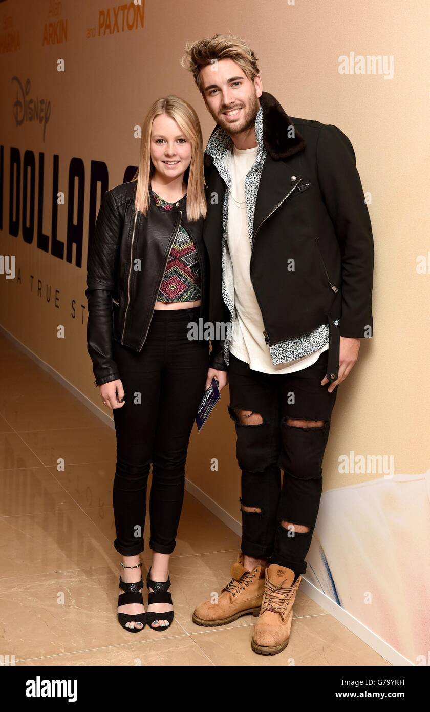 Andy Samuels et sa sœur Harriet Baker assistaient à une projection pour ...