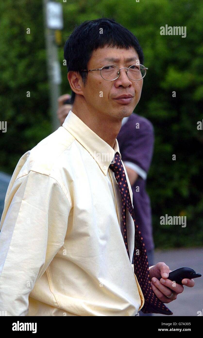 M. Chee Yeung Wong quitte le Tribunal de la Couronne de Guildford Photo Stock - Alamy