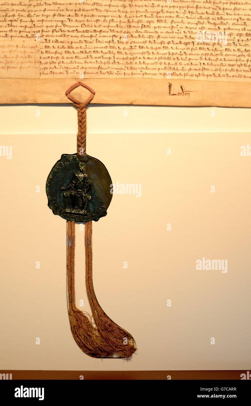 Vue détaillée du sceau de la Magna Carta de 1297 lorsqu'il est installé ...