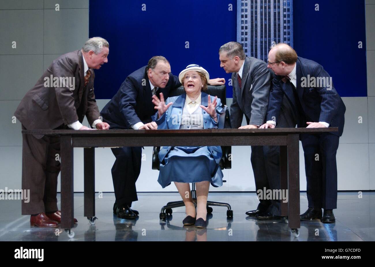 Actrice patricia routledge comme laura perdrix Banque de photographies ...