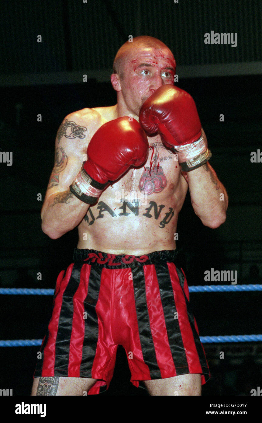 Poitrine sur la poitrine Banque de photographies et d’images à haute ...