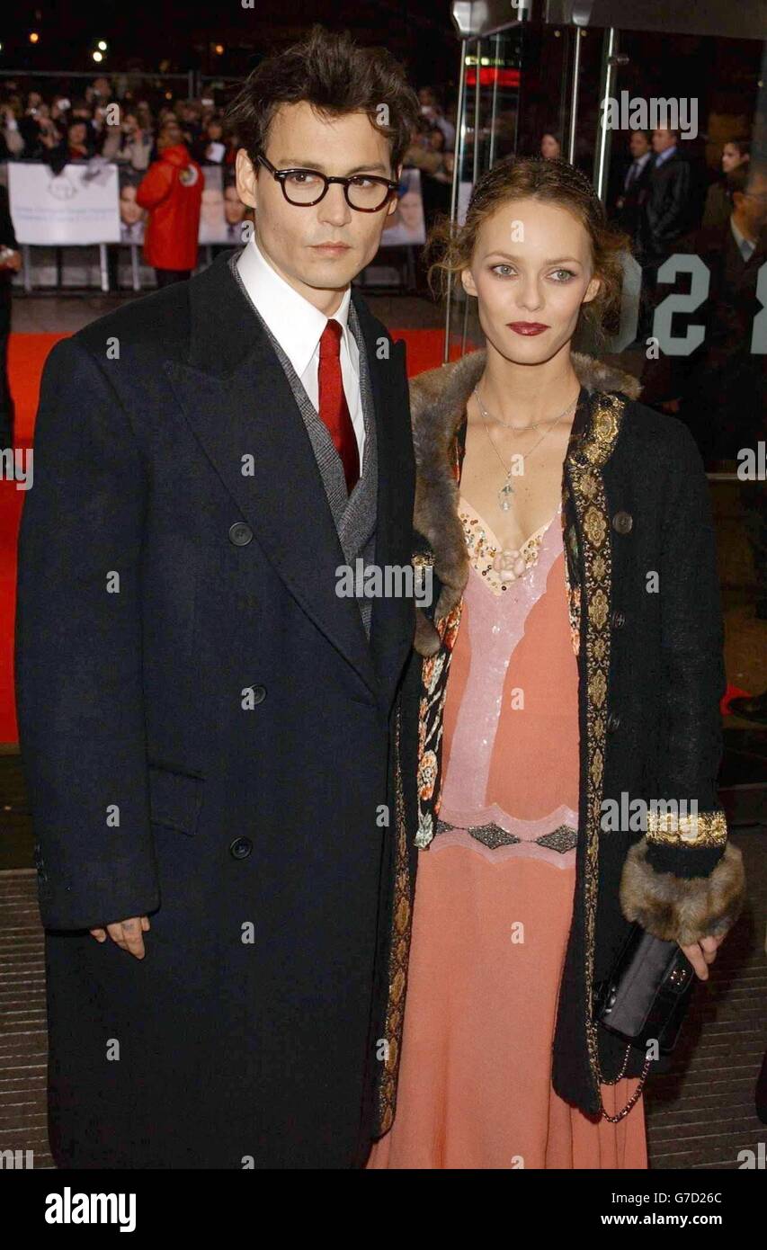 L'acteur Johnny Depp et son partenaire Vanessa Paradis arrivent pour la ...