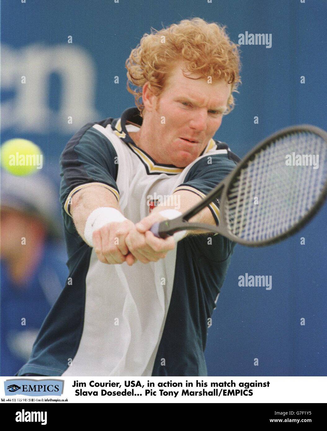 Jim Courier, USA, en action dans son match contre Slava Dosedel Photo ...