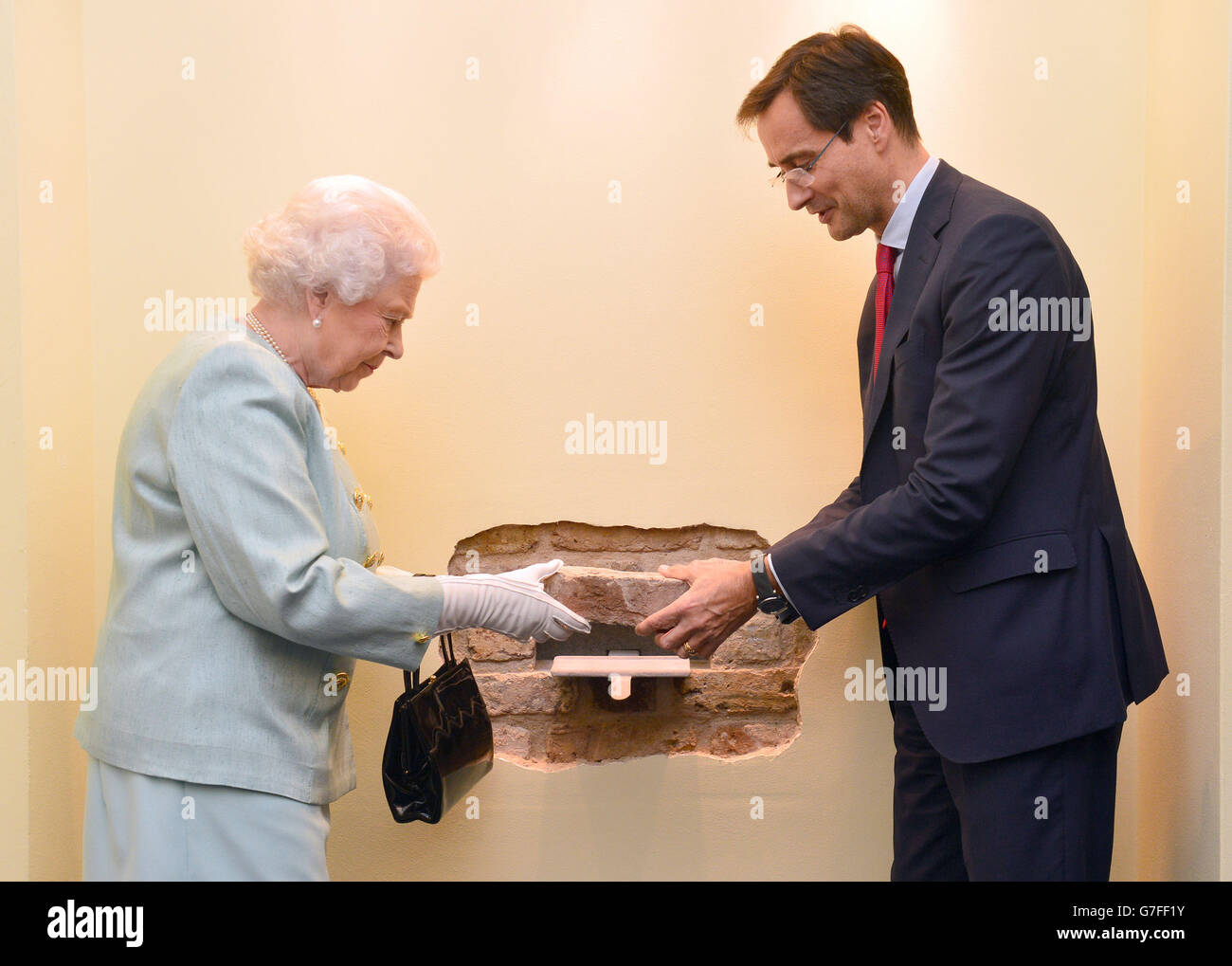 La reine elizabeth ii dr robin niblett Banque de photographies et d ...