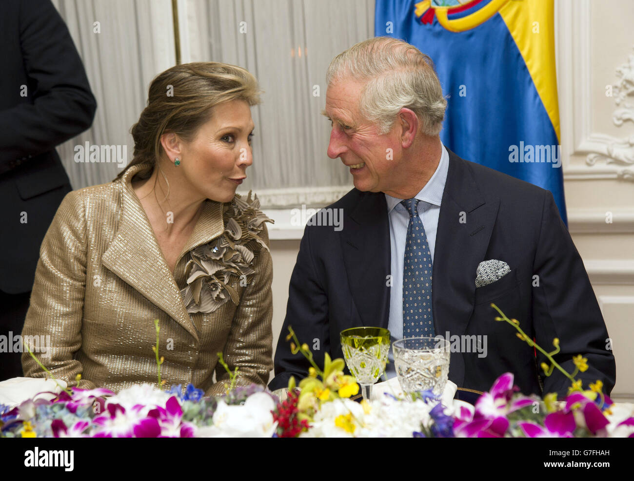 La première dame Maria Clemencia Rodriguez de Santos parle avec le ...