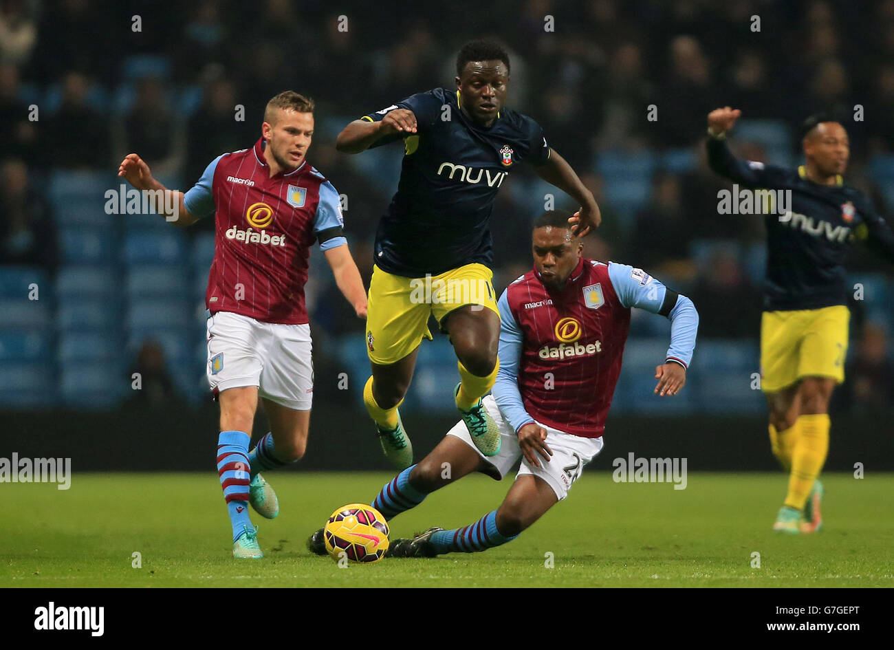 Victor Wanyama de Southampton et Charles n'Zogbia (à droite) d'Aston ...