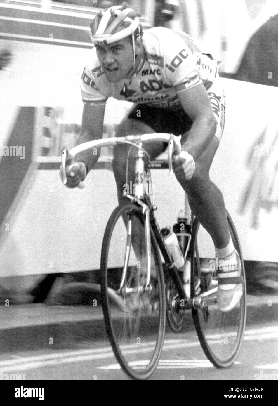 Birmingham cyclist Banque d'images noir et blanc - Alamy