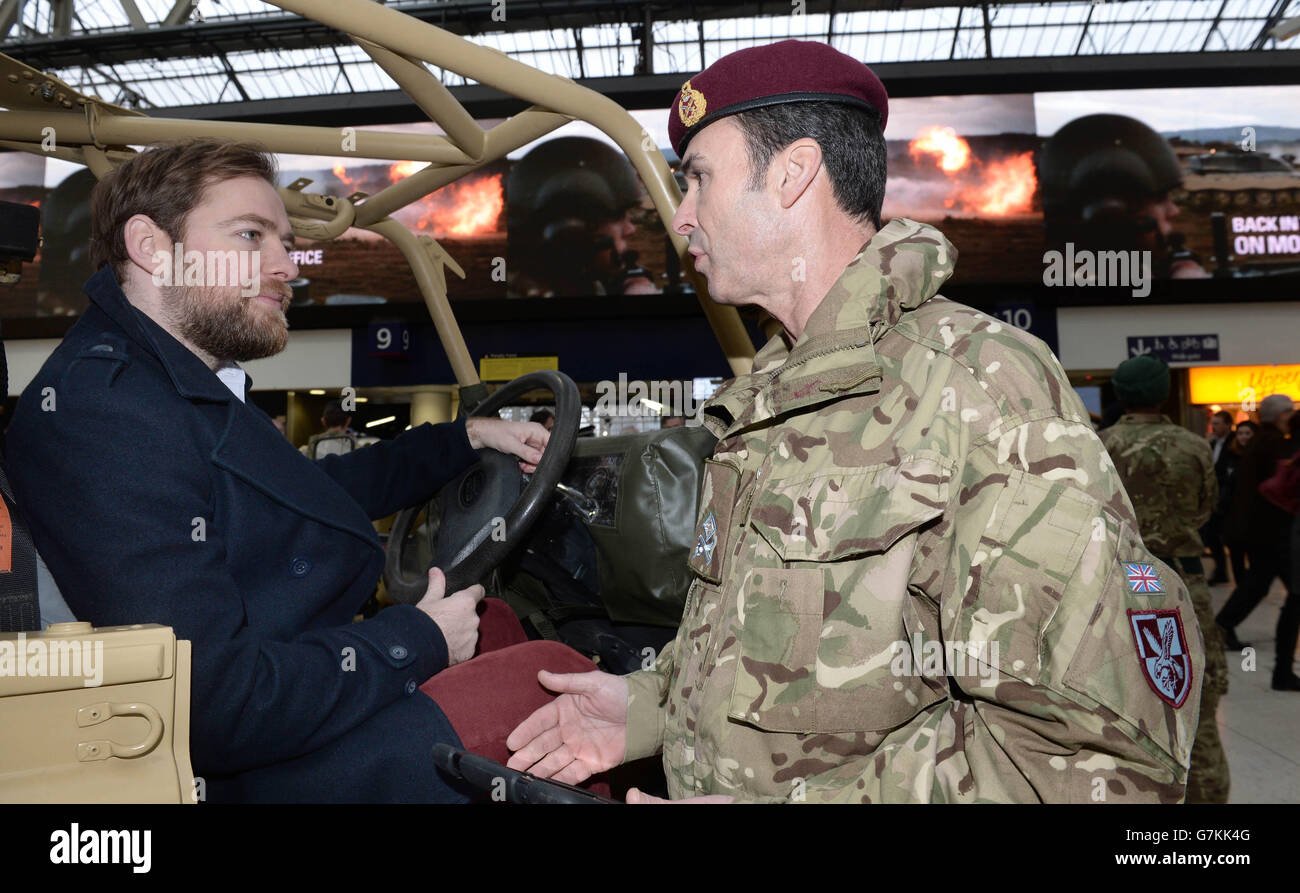 Nick Aird, âgé de 29 ans, de Londres, s'adresse au réserviste principal ...