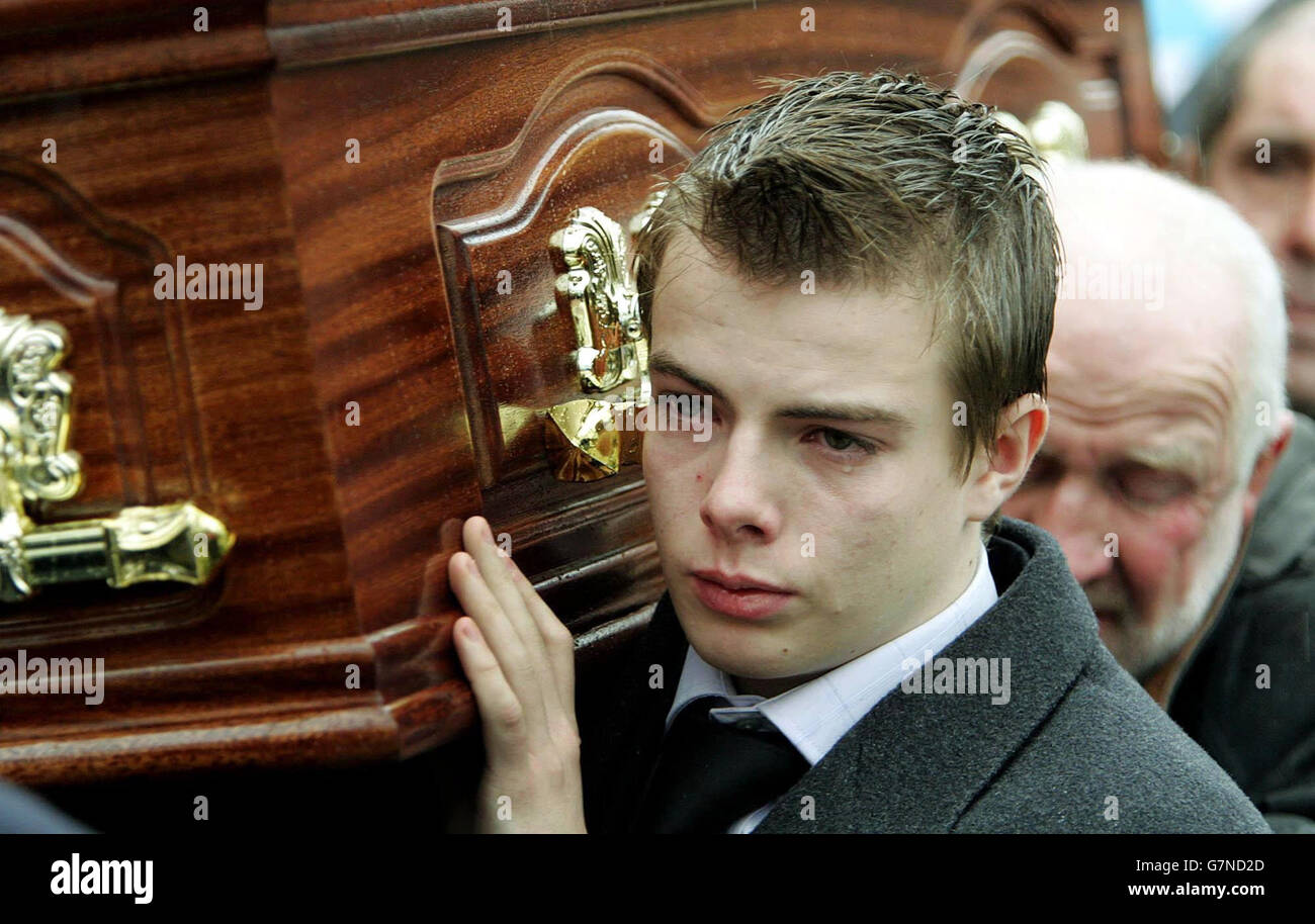 Andrew, le fils de Paul Darragh, champion du showpull irlandais, porte ...