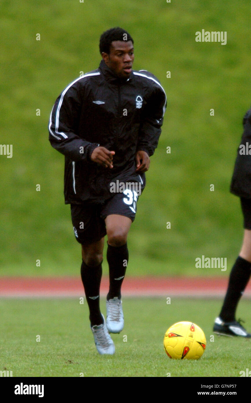 Yoann Folly, de la forêt de Nottingham, se réchauffe avant de démarrer ...