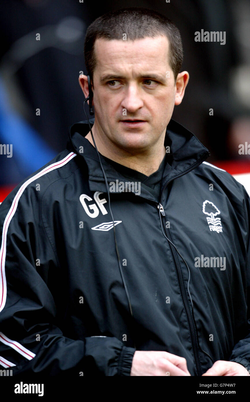 Nottingham forest physio gary fleming Banque de photographies et d ...