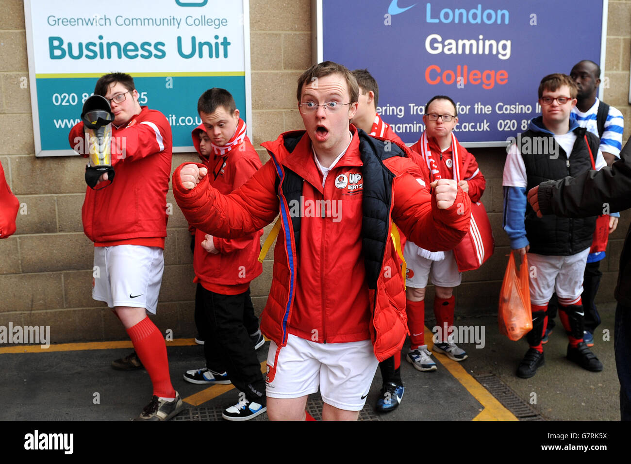 Joueurs et personnel des blaireaux fulham Banque de photographies et d ...