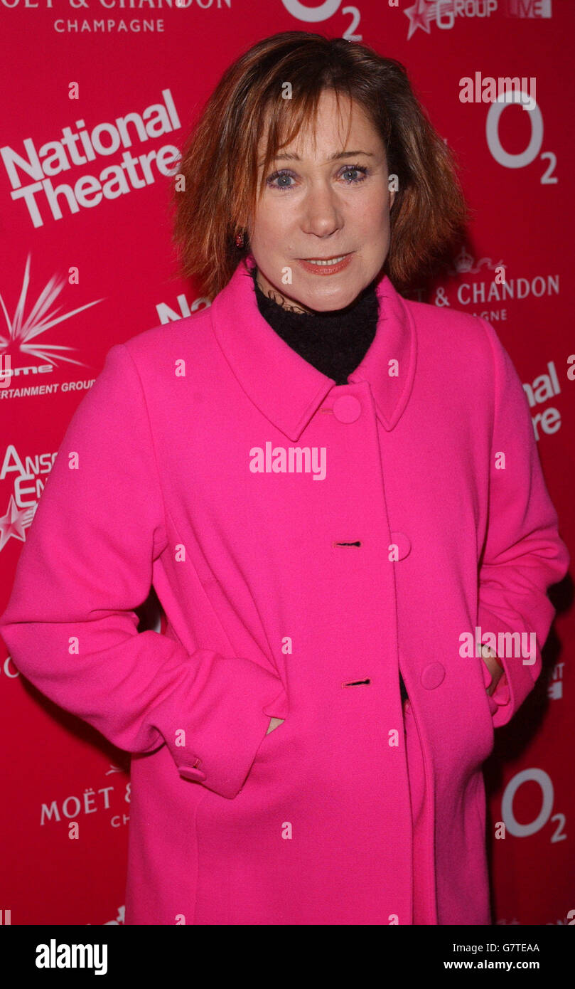 L'actrice zoe wanamaker arrive Banque de photographies et d’images à ...