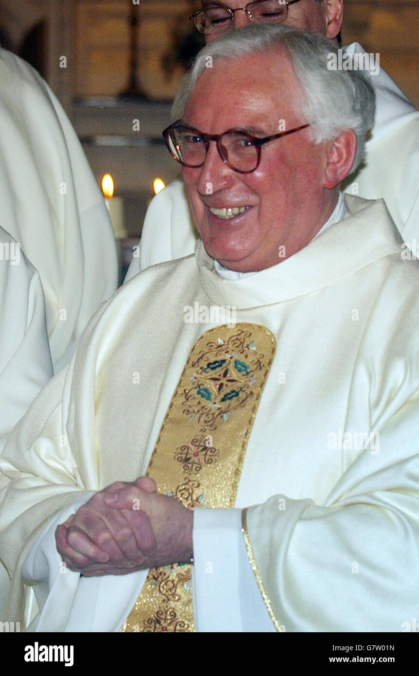 Le révérend Deacon James Bell à son ordination dans l'église catholique ...