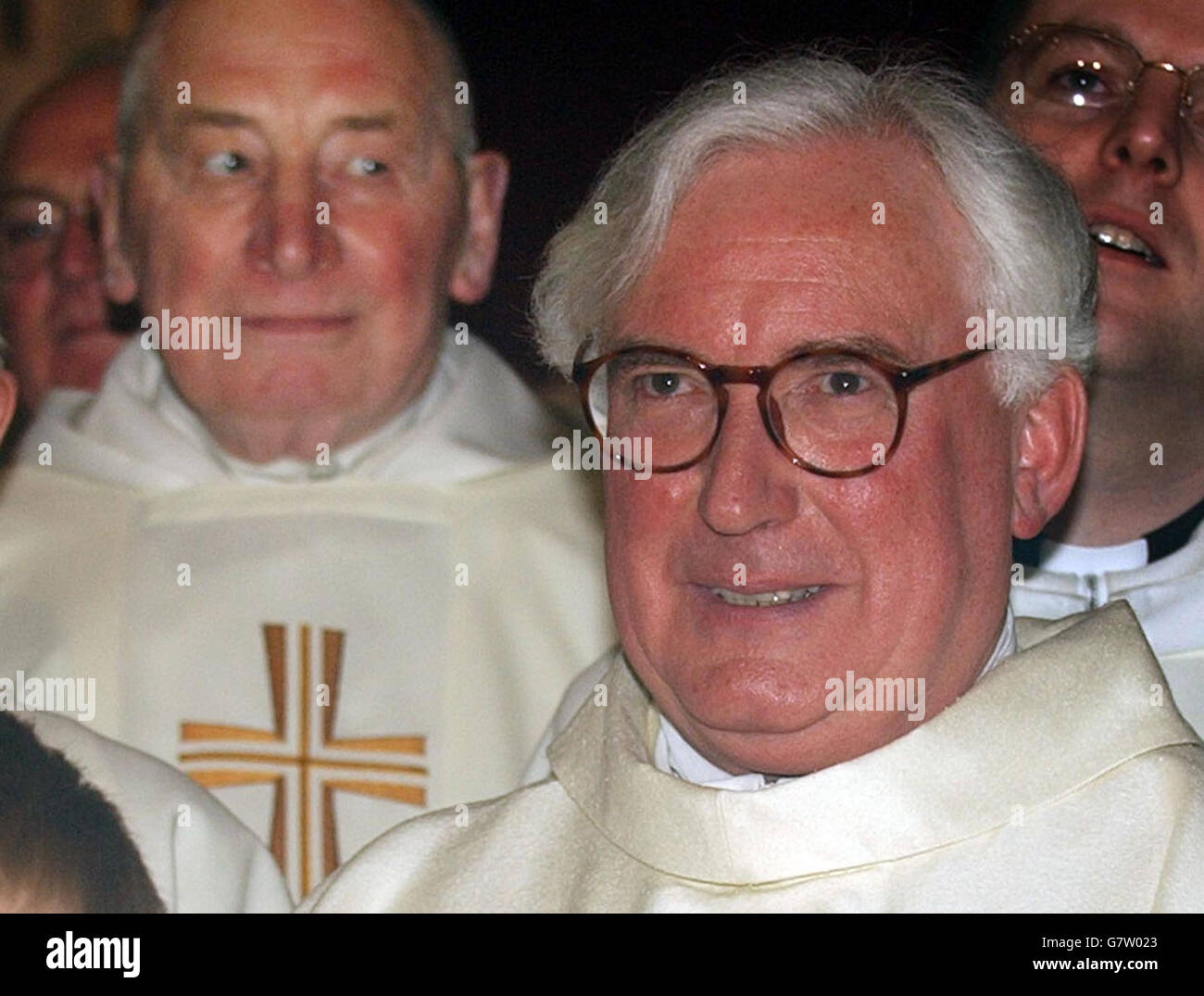 Le révérend Deacon James Bell (à droite) à son ordination dans l'église ...
