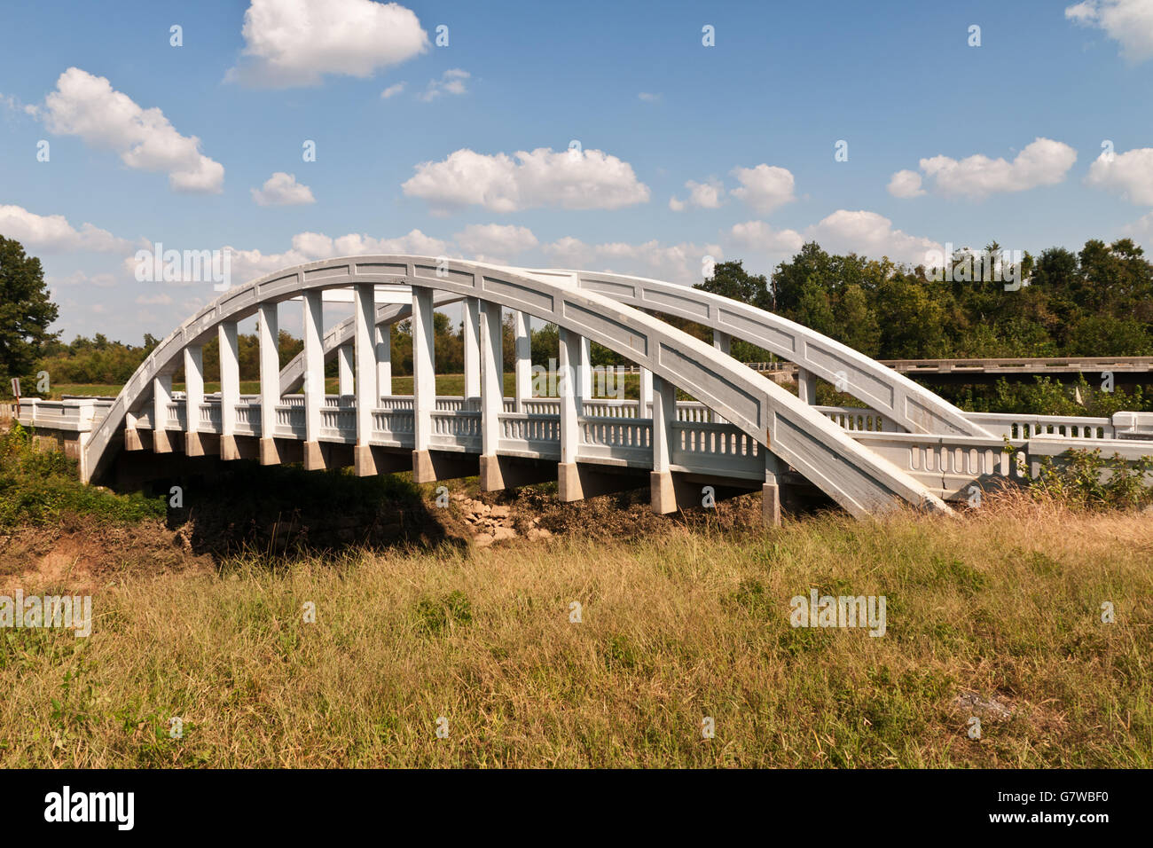 Pont courbe arc en ciel Banque de photographies et d’images à haute ...