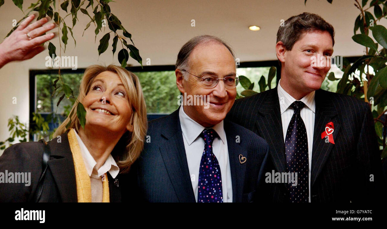 Michael howard visite le phare de londres Banque de photographies et d ...