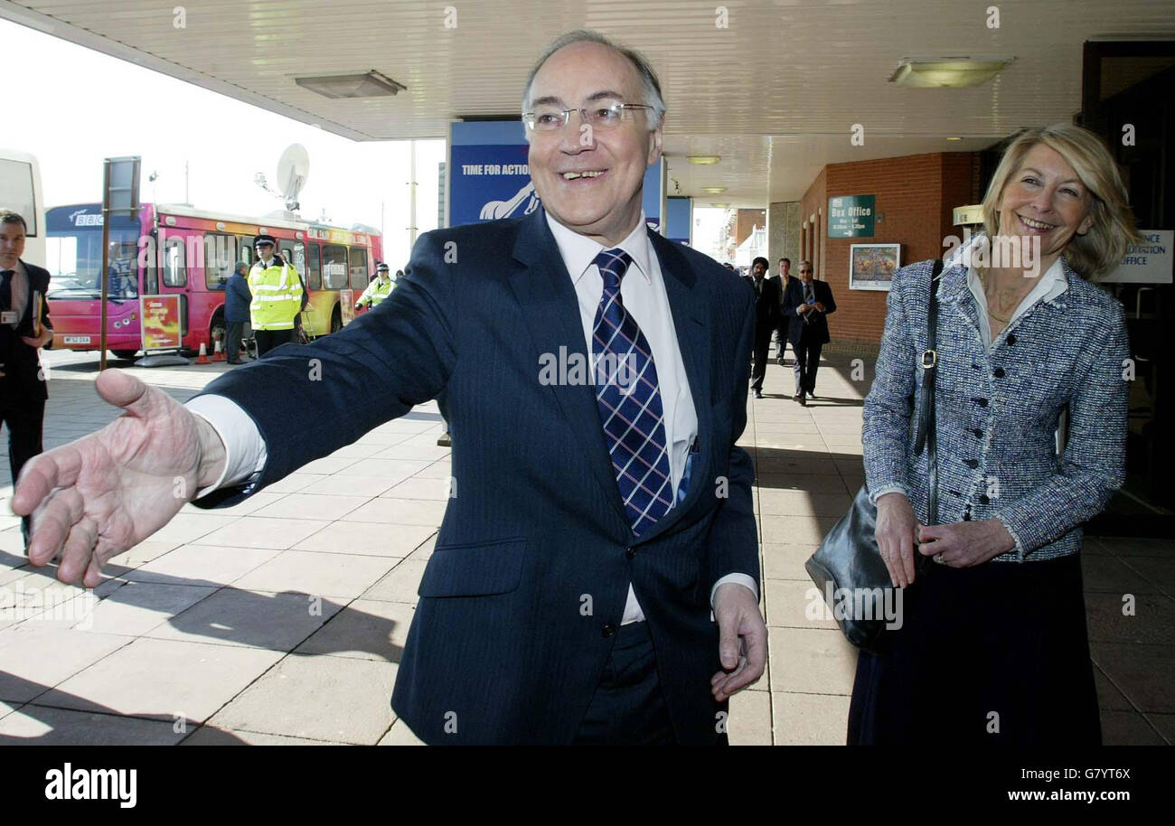 Le chef conservateur Michael Howard avec son épouse Sandra Photo Stock ...