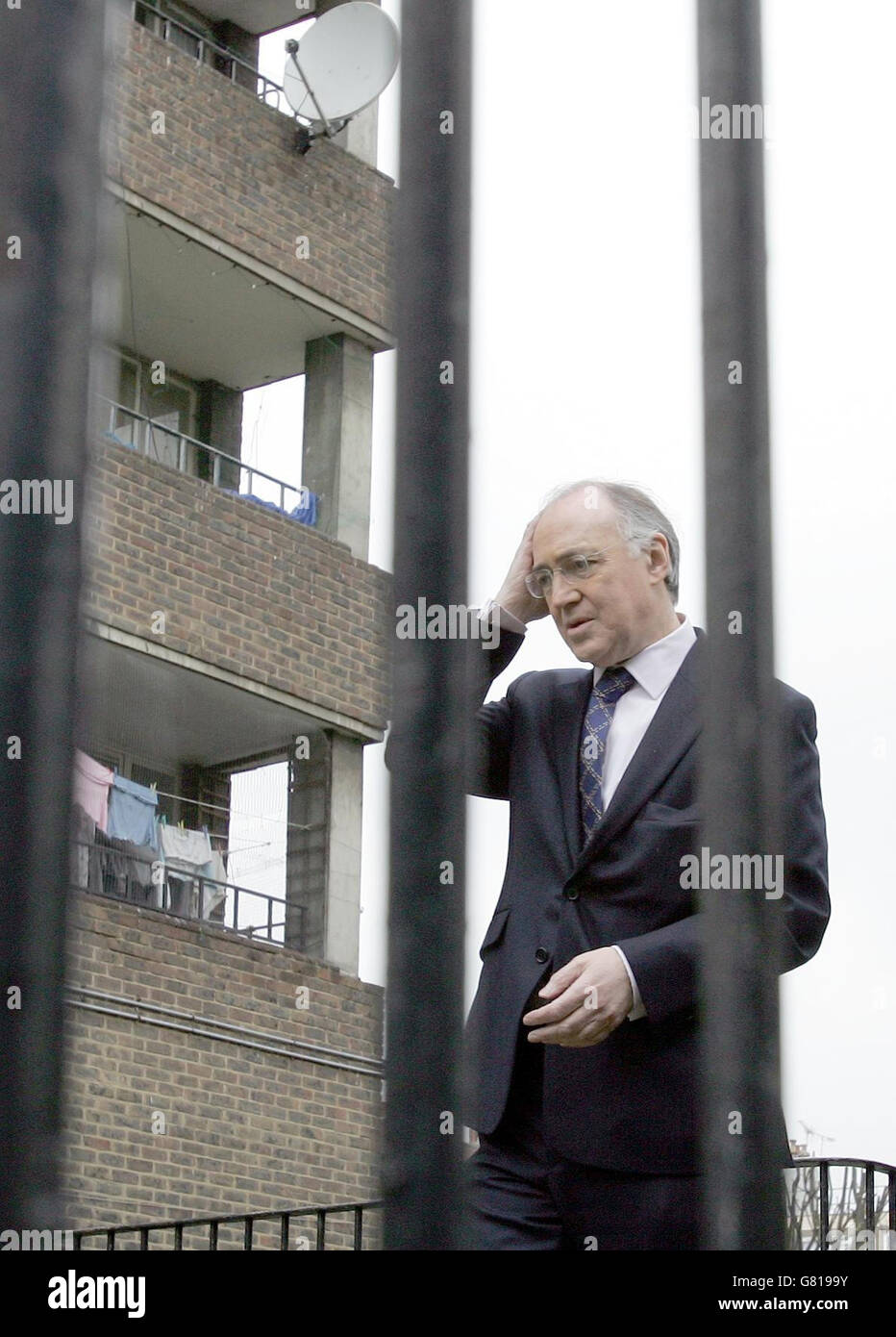 Michael howard lance un plan de lutte contre la culture yob Banque de ...