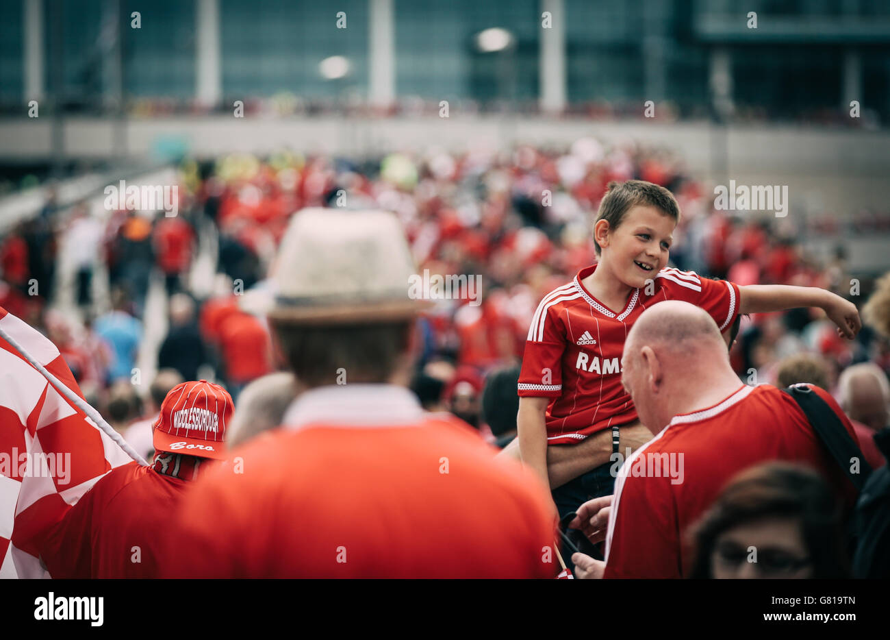 Les fans de middlesbrough arrivant au stade de wembley Banque de ...