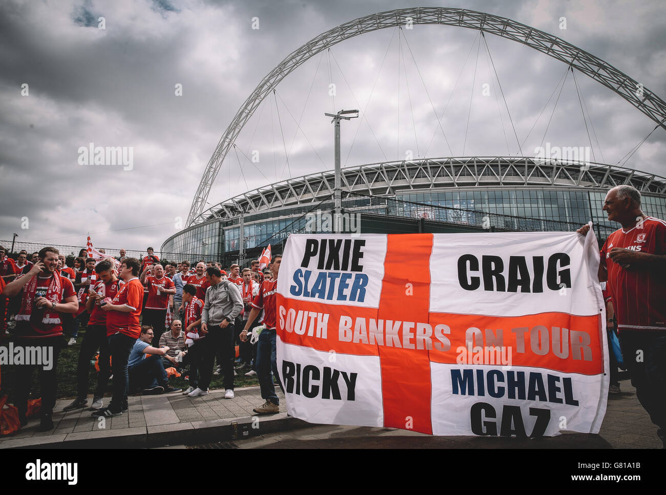 Les fans de middlesbrough arrivant au stade de wembley Banque de ...