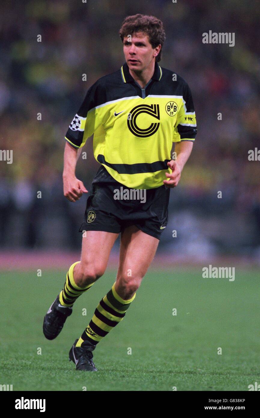 Borussia dortmund v juventus andreas moller Banque de photographies et ...