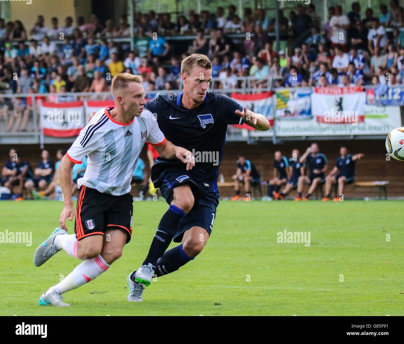 Cauley woodrow fc fulham Banque de photographies et d’images à haute ...