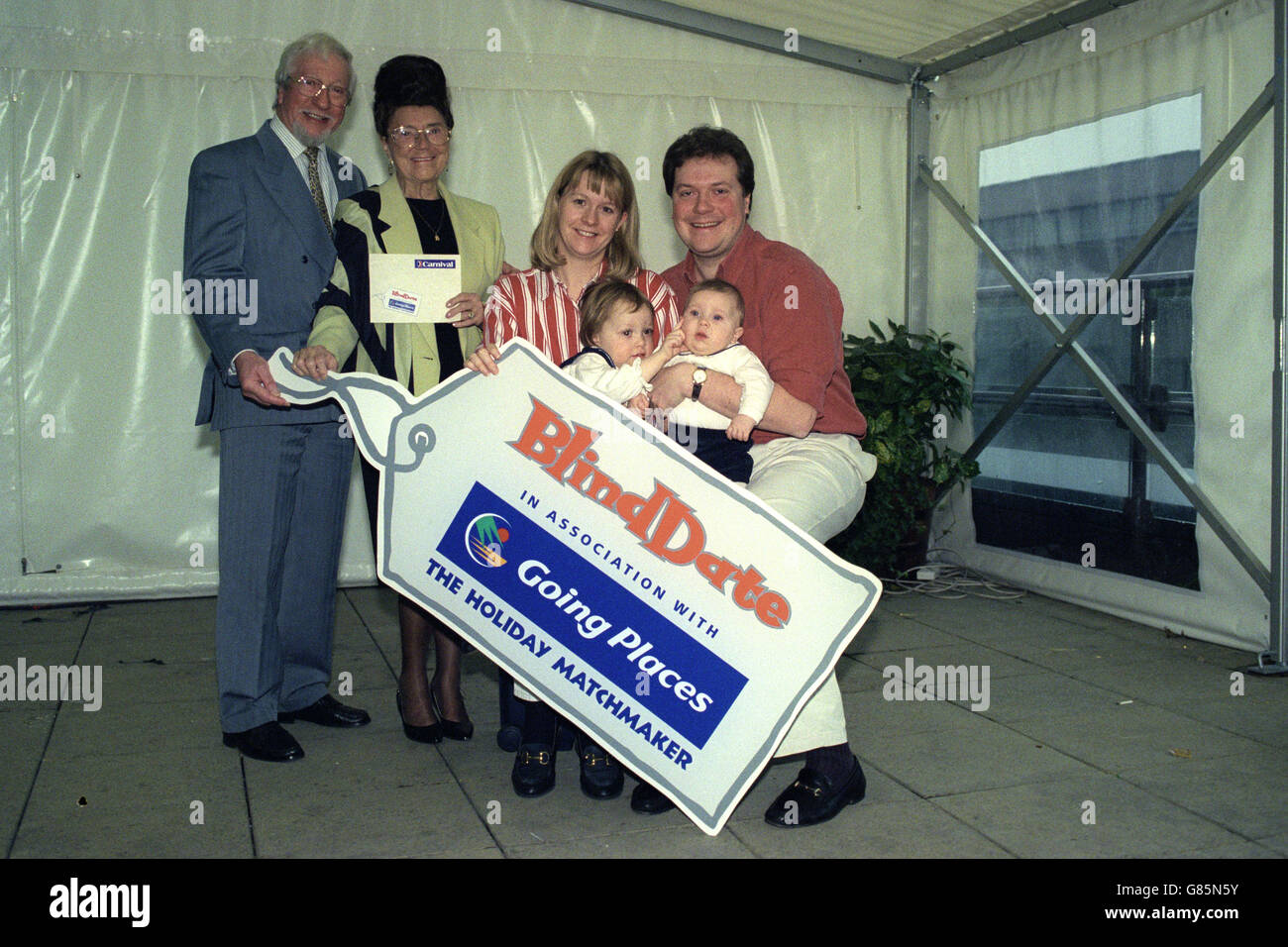 Avec des enfants charlie six mois emily deux et demi Banque de ...