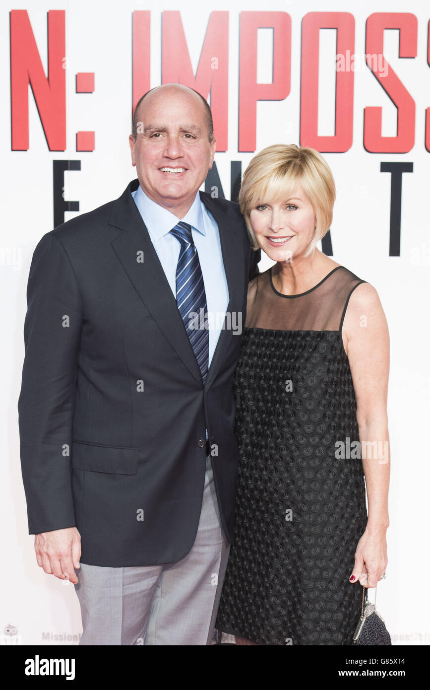 Le producteur exécutif Don Granger et son épouse Lisa McRee assistent à ...