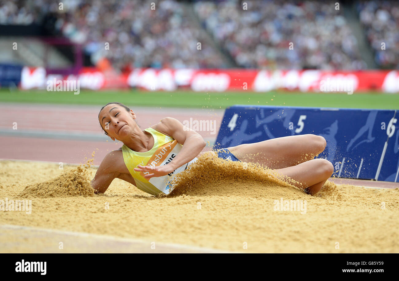 Jessica Ennis-Hill, en Grande-Bretagne, participe au long Jump féminin ...