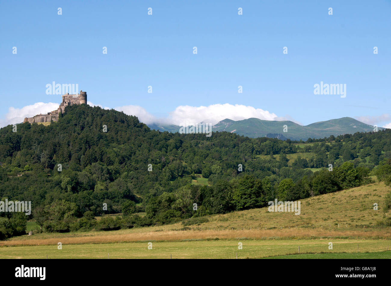 Chateau de murol Banque de photographies et d’images à haute résolution ...