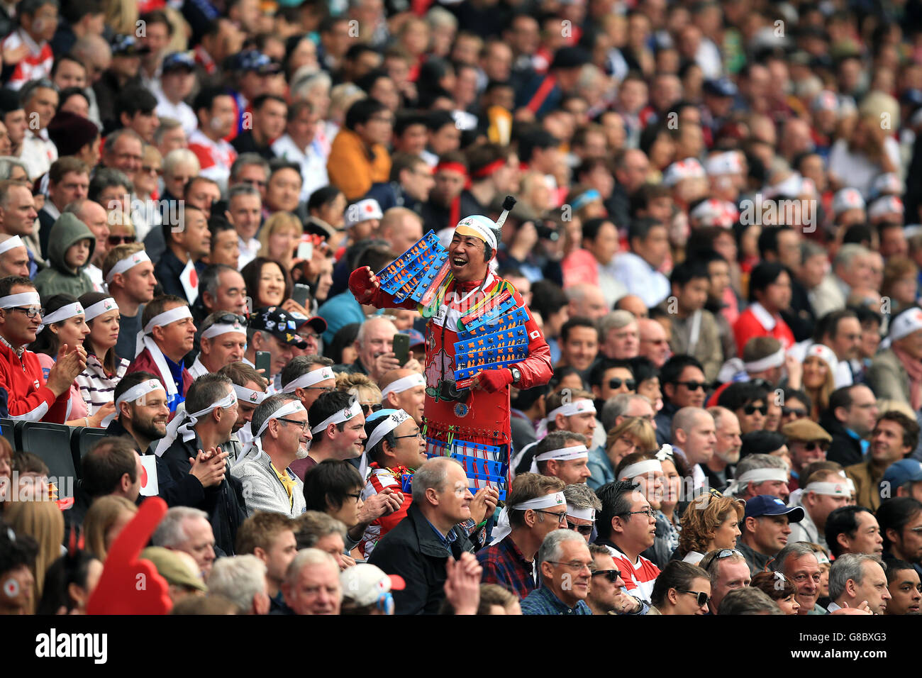Rugby dans les tribunes supporters foule bandeaux head band Banque de ...