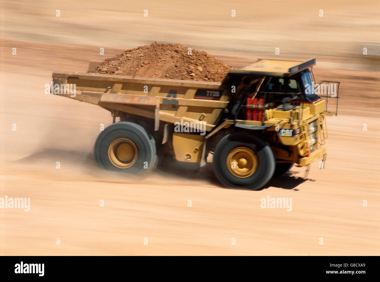 Caterpillar truck Banque de photographies et d’images à haute ...